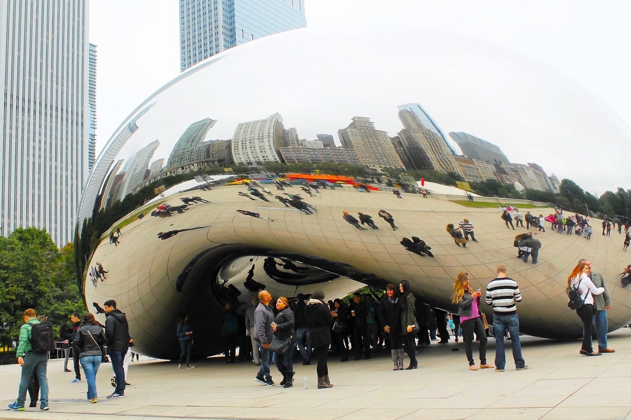 CHICAGO MIRROR SCULPTURE - Canon Community