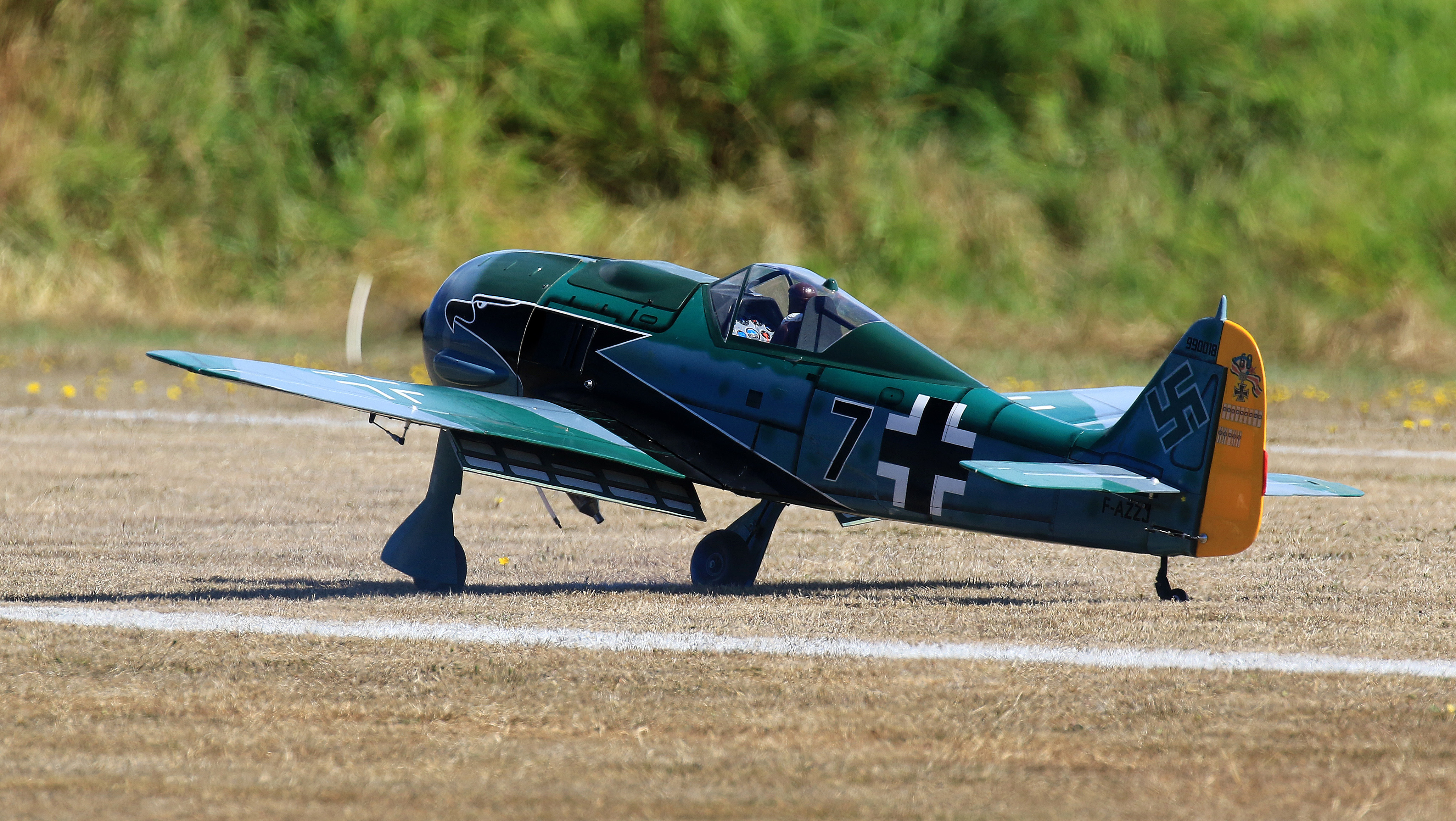 Shooting a Model Aircraft Show is harder than the ... - Canon Community