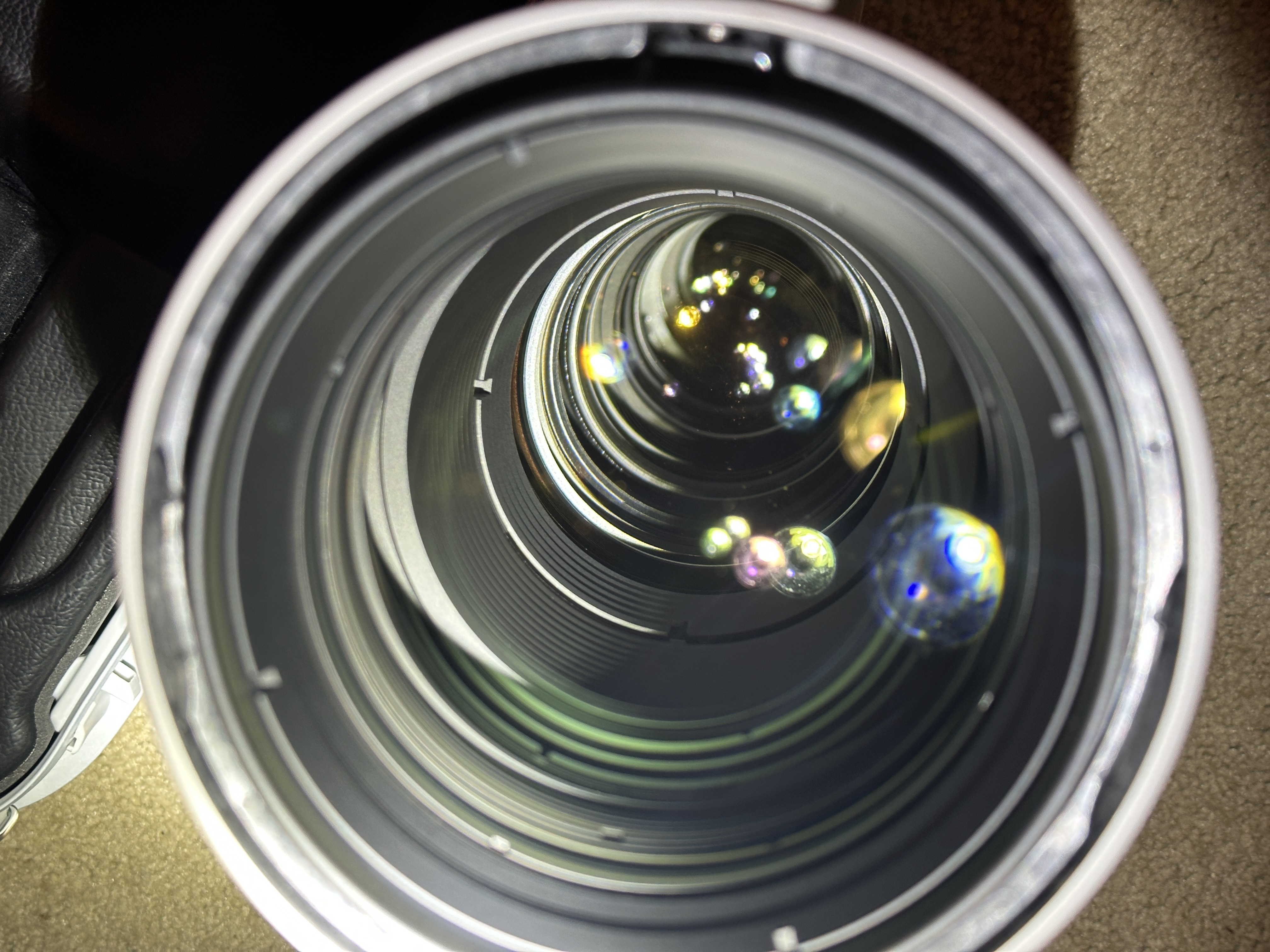 Marks on internal glass of Canon 200-400mm f4L? - Canon Community