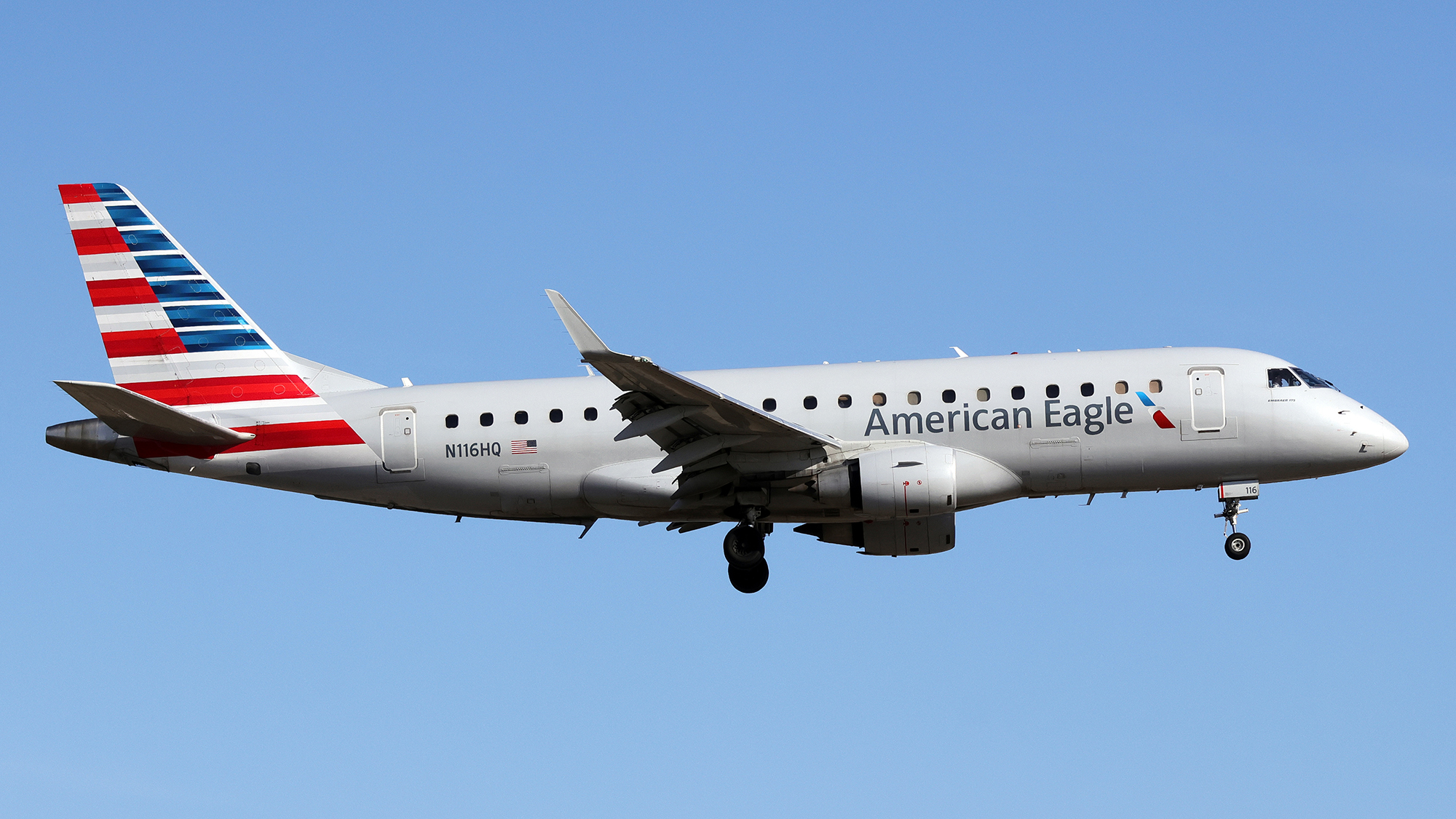 Plane spotting Logan Airport Boston - EOS R7 with ... - Canon Community