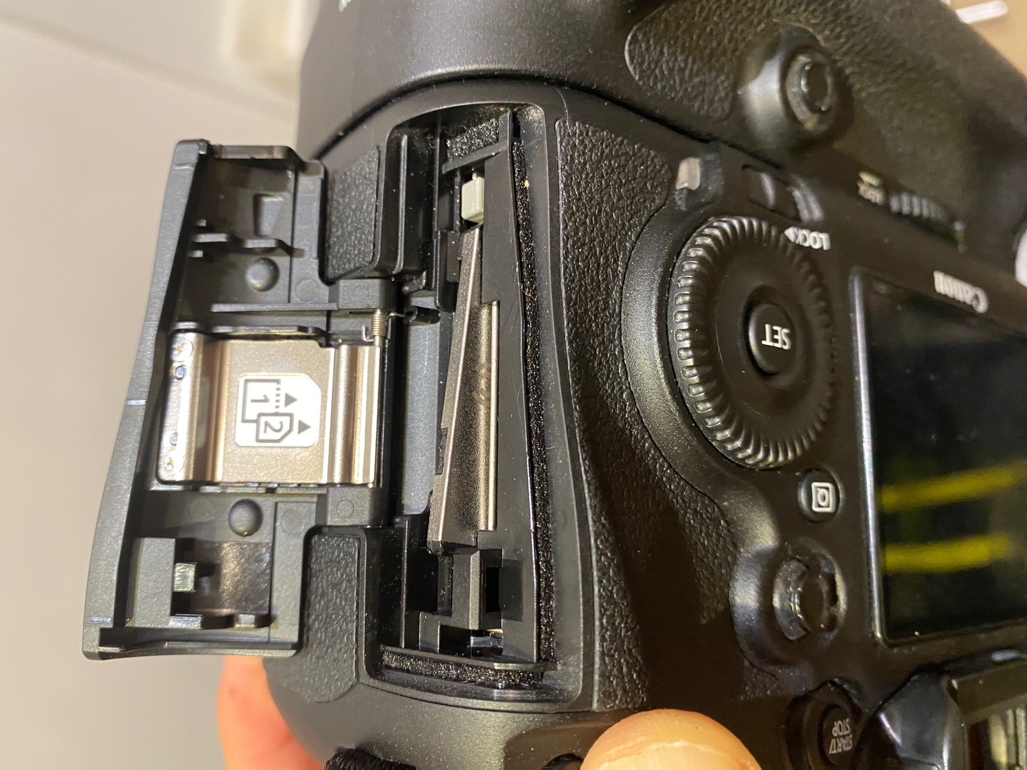 Solved: I can not remove a Wrong CF Express card in my can... - Canon ...