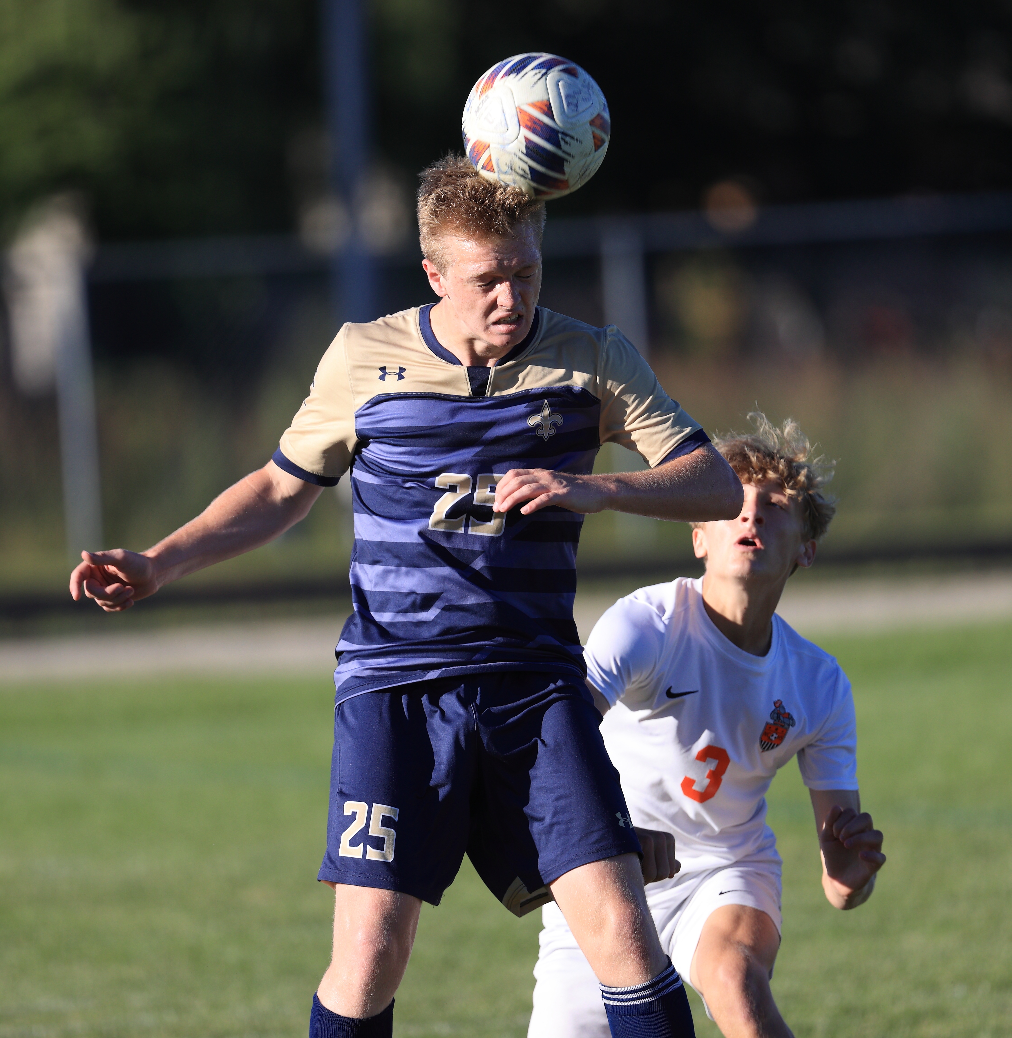 EOS Rebel SL3 Sports focus on background rather th... - Canon Community