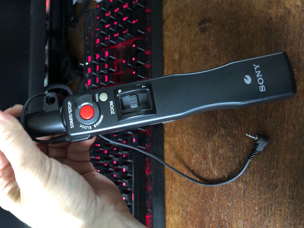 VIXIA HF G40 immediately shuts down with Sony LANC - Canon Community