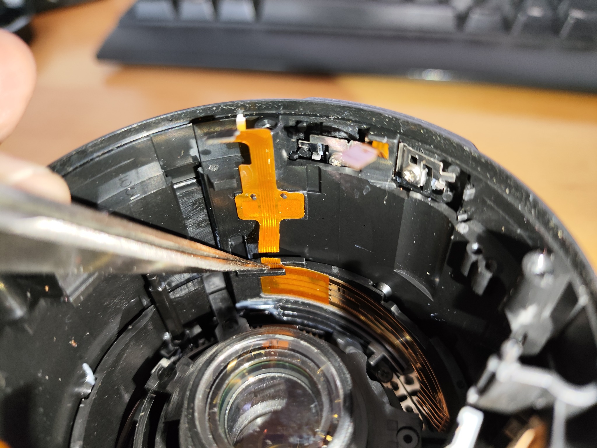 Solved: EOS 450D and EF-S lenses not focusing, EF lenses f... - Canon ...